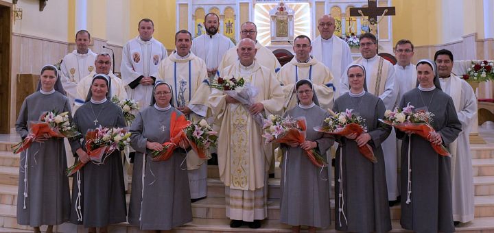 Jubileu de 25 de ani de profesiune religioasă pentru Surorile ...